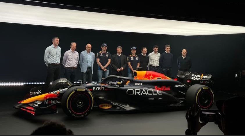 Red Bull presenta su RB20 en plena incertidumbre: el coche para igualar a Vettel y Prost - MotorTime