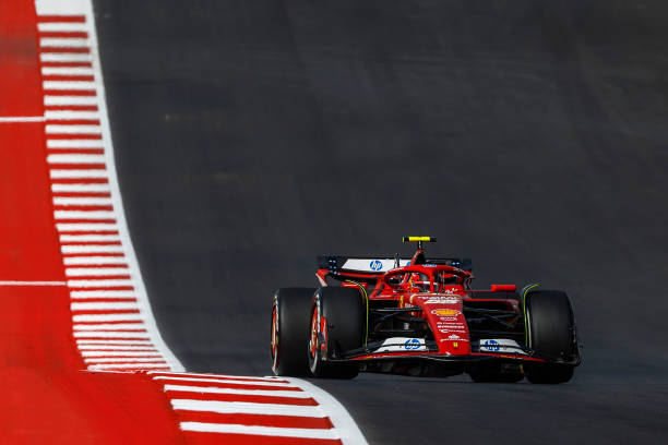 Carlos Sainz y Ferrari dominan los únicos entrenamientos libres en Austin - MotorTime