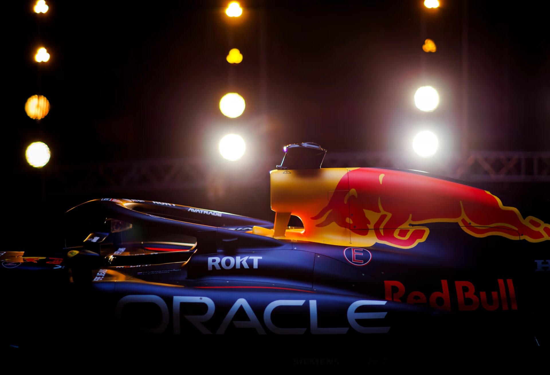 Red Bull presenta el RB21 con un shakedown en Baréin - MotorTime