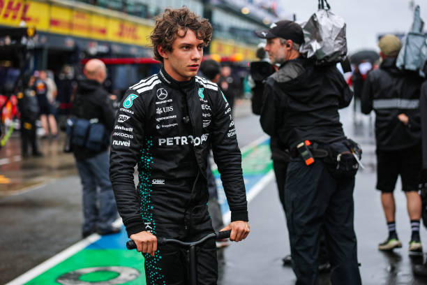 Kimi Antonelli brilla en su debut con un cuarto puesto bajo la lluvia - MotorTime